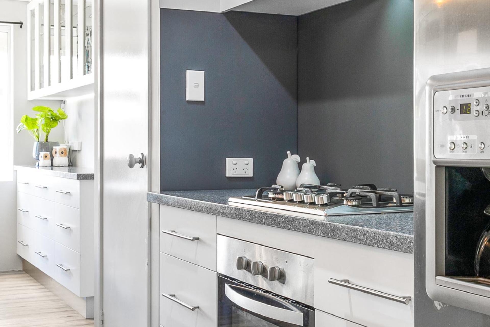 Corian & Staron Benchtops – Kingston Kitchens